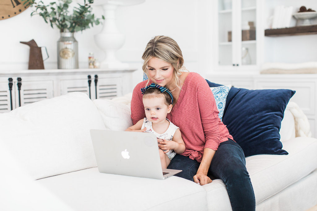 BreastFeeding Friendly Fashion - Ali Manno (Fedotowsky)